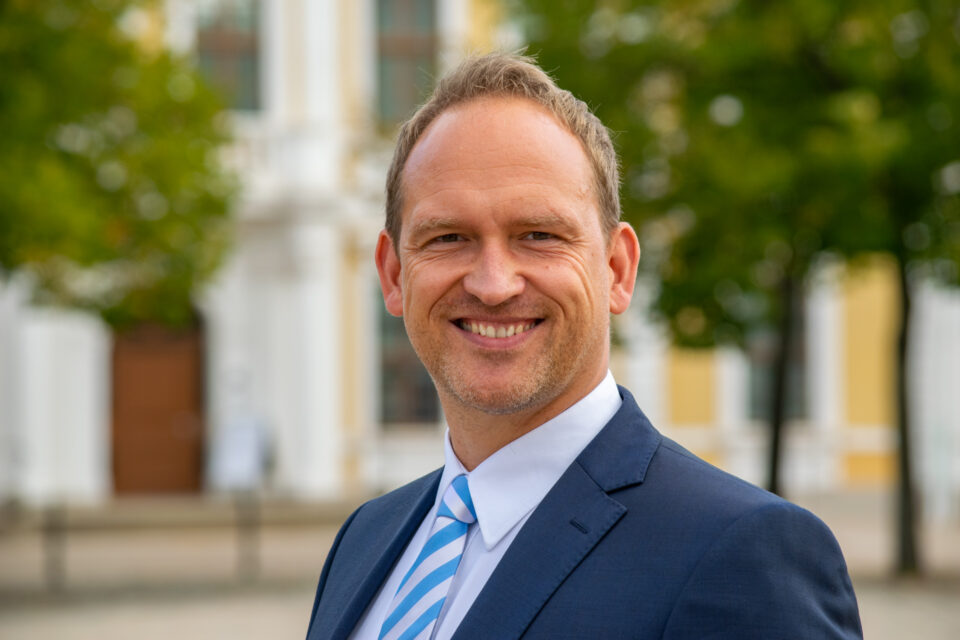 Lebenslauf › Dr. Falko Grube